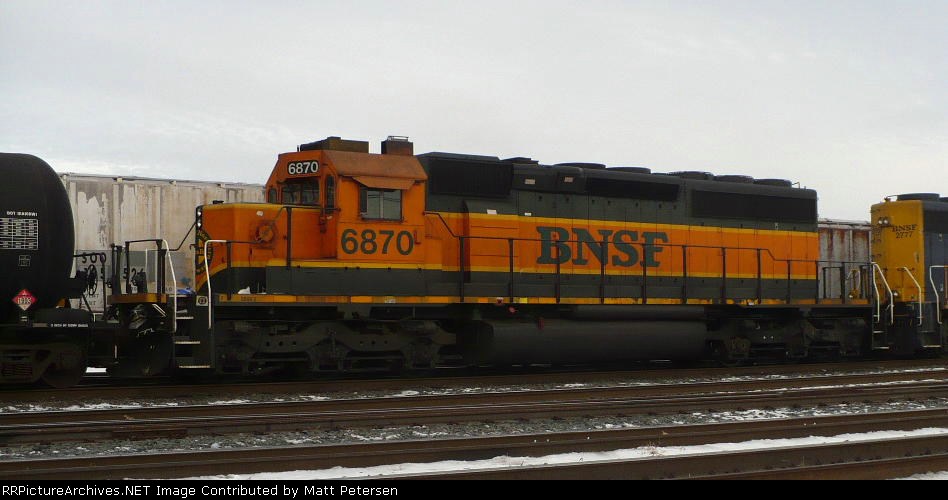 BNSF 6870